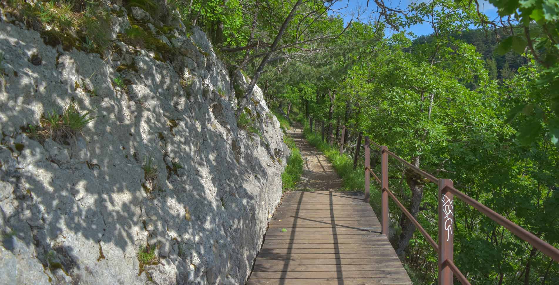 Wanderung durch die spektakuläre Orbe-Schlucht, Le Day – Saut du Day ...