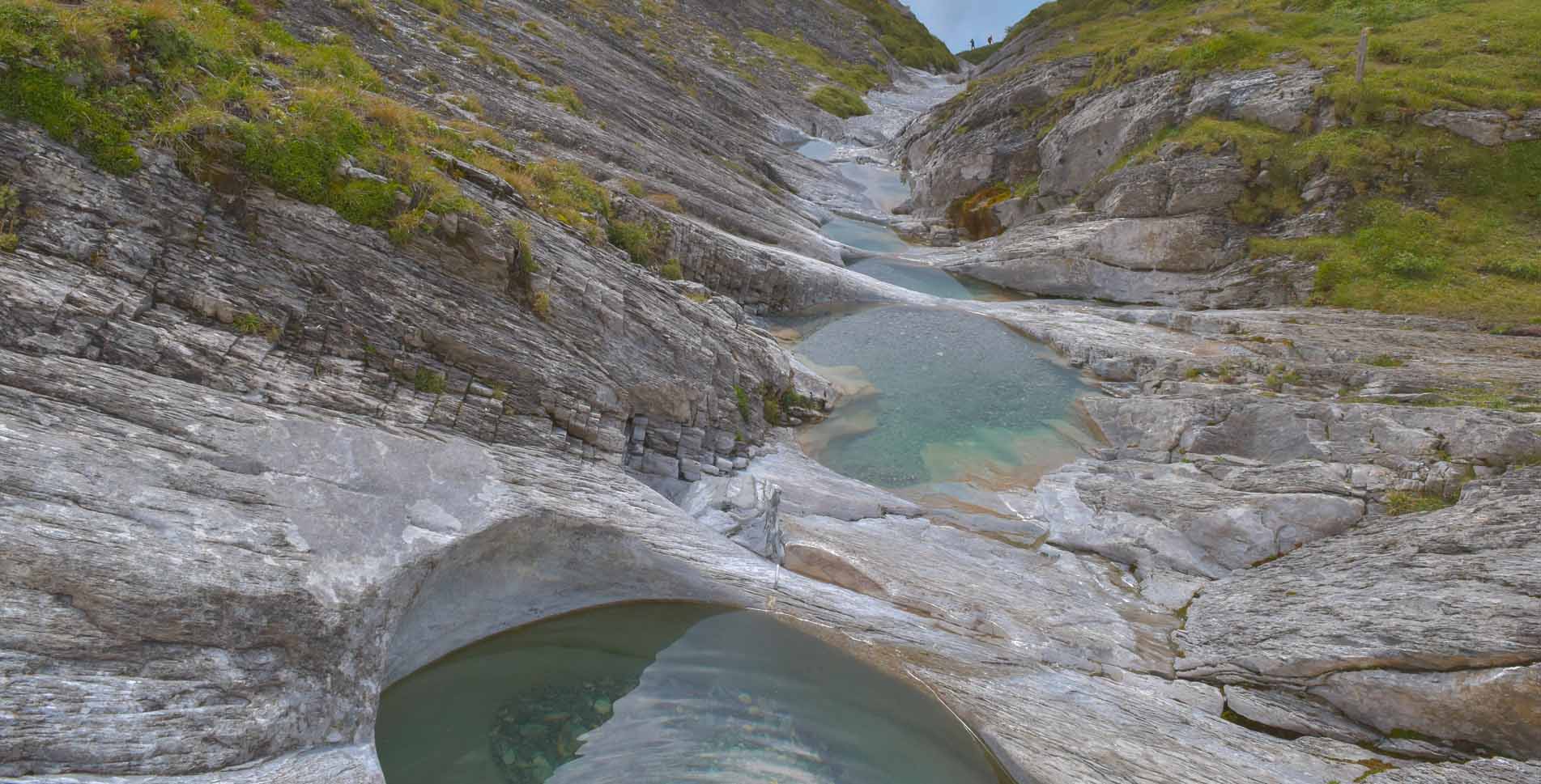 Gletschermühlen Alp Mora, Trin Wandern | WegWandern.ch