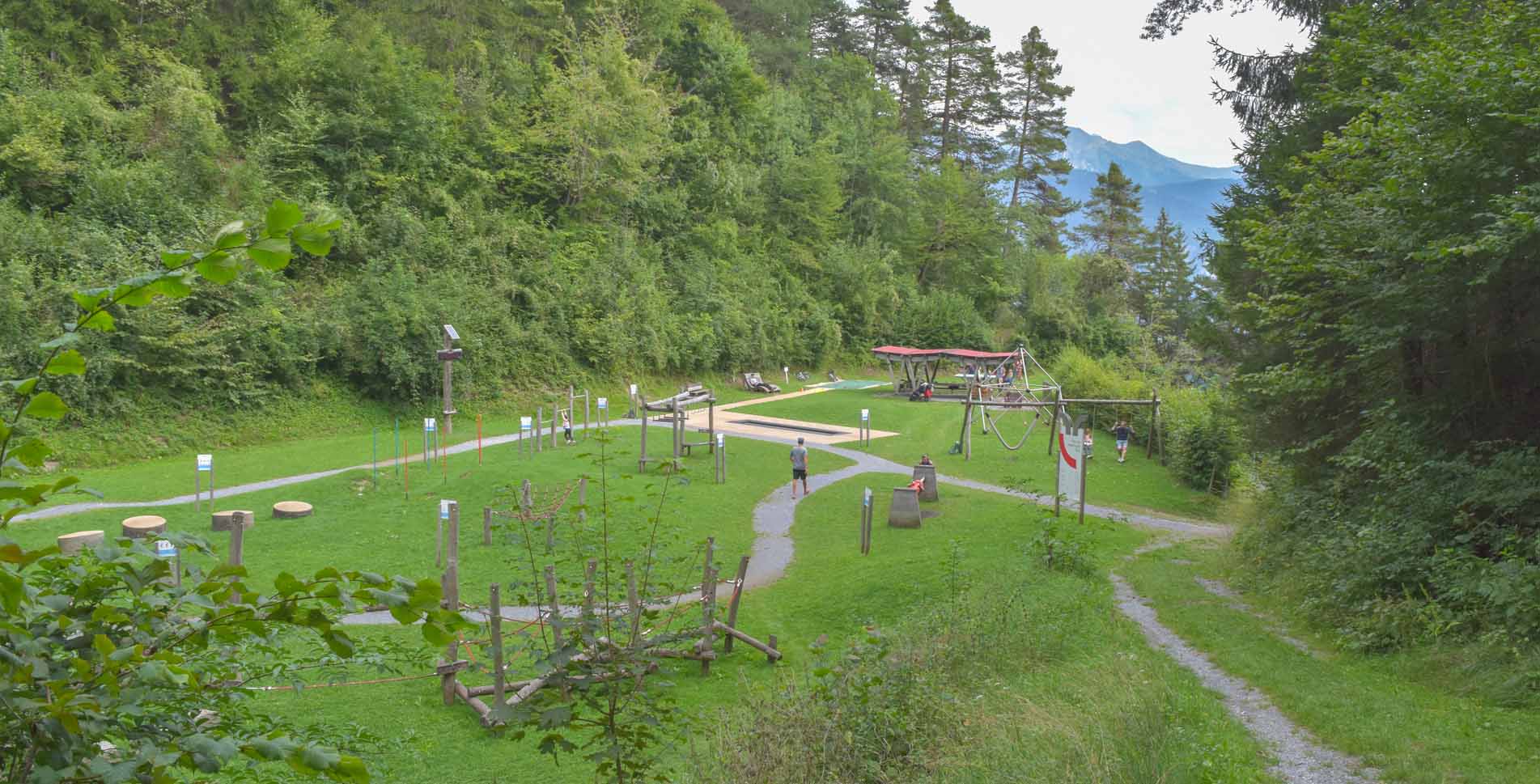 Gletschermühlen Alp Mora, Trin Wandern | WegWandern.ch